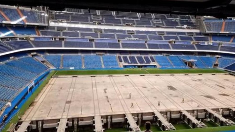 First time that the Bernabeu grass being stored in the hypogeum ...