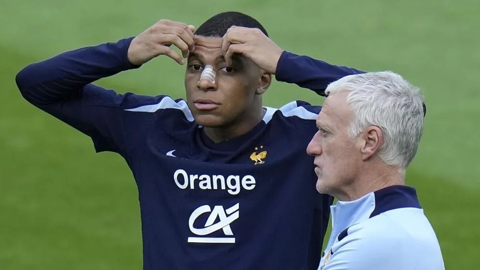 Mbappe returns to training for the first time since nose fracture ...