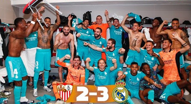 This is how the comeback was celebrated in the locker room ...