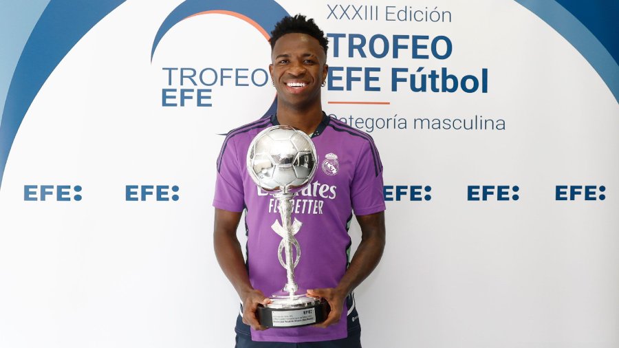 Vinicius recibe el XXXIII Trofeo EFE al mejor jugador iberoamericano ...